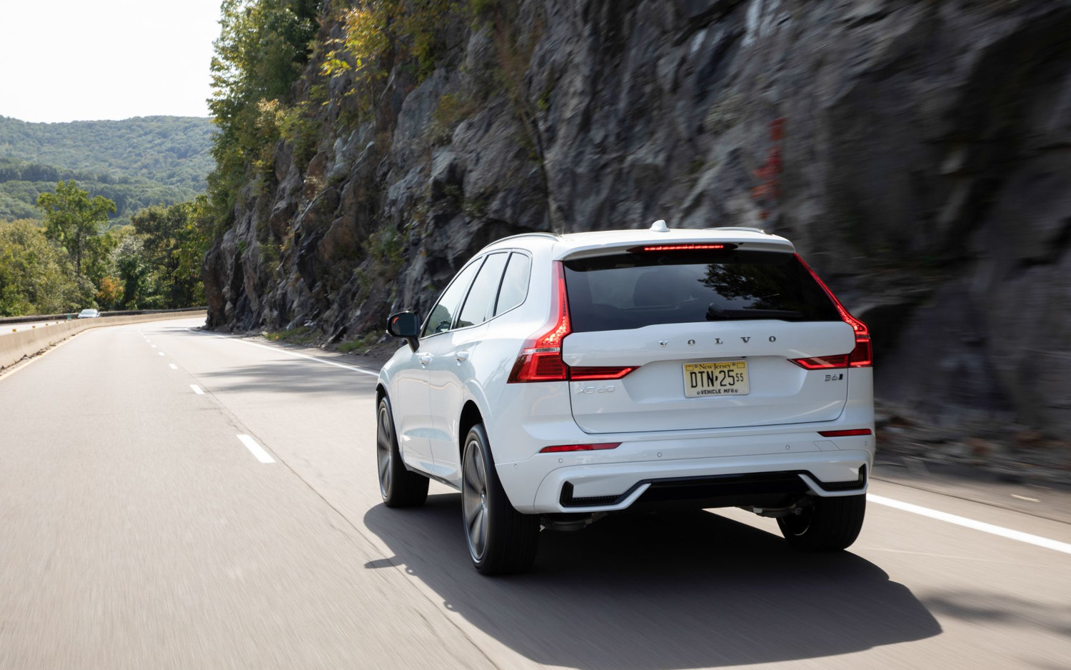 Volvo XC60 B6 R-Design 2022 | SUV Drive